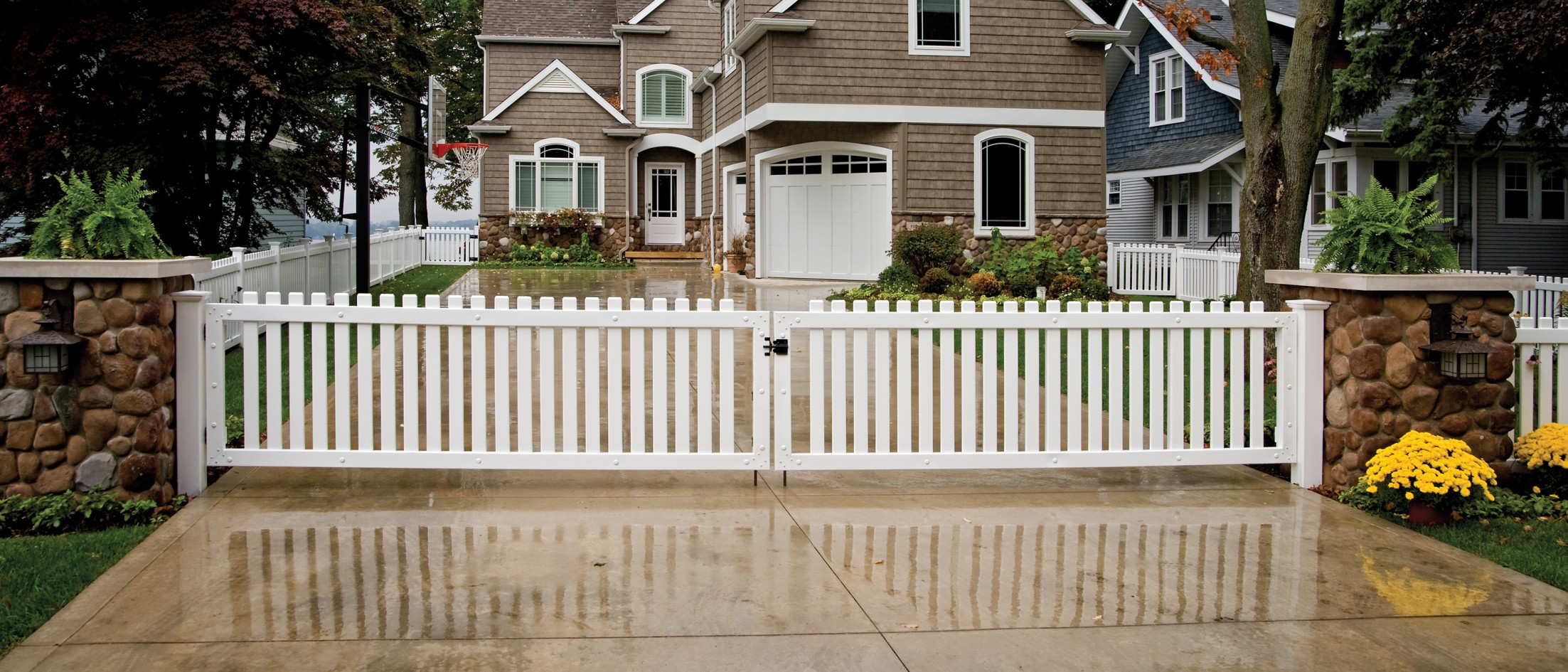VEKA Outdoor Living Products |Picket / Pool Fence